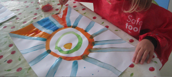 Soleil et graphisme avec de l'encre et drawing gum - Le jardin d'Alysse